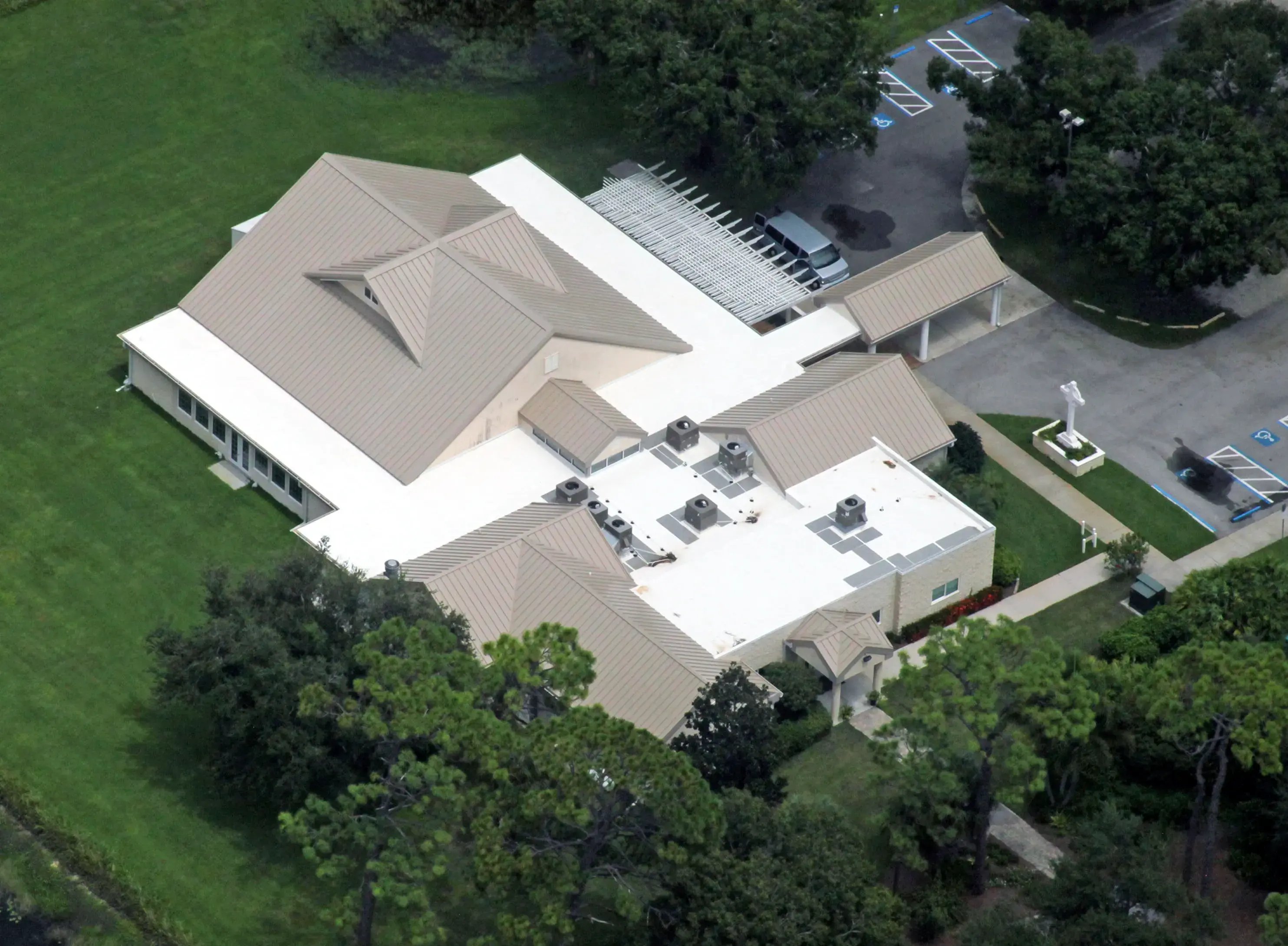 Lutz, FL: Commercial Roof Contractor | Roofing Services in Lutz